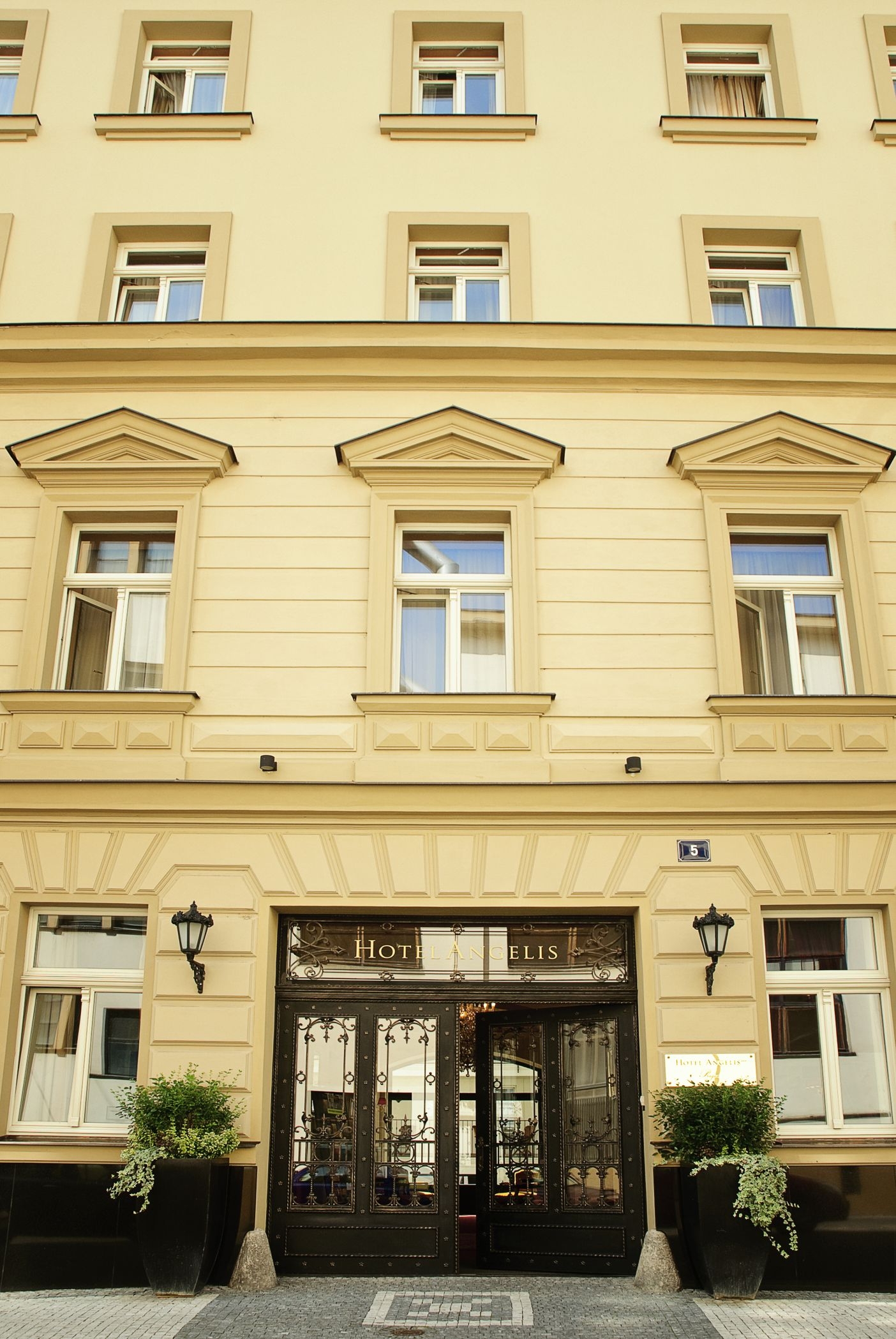 Angelis -- Yuktravel.com